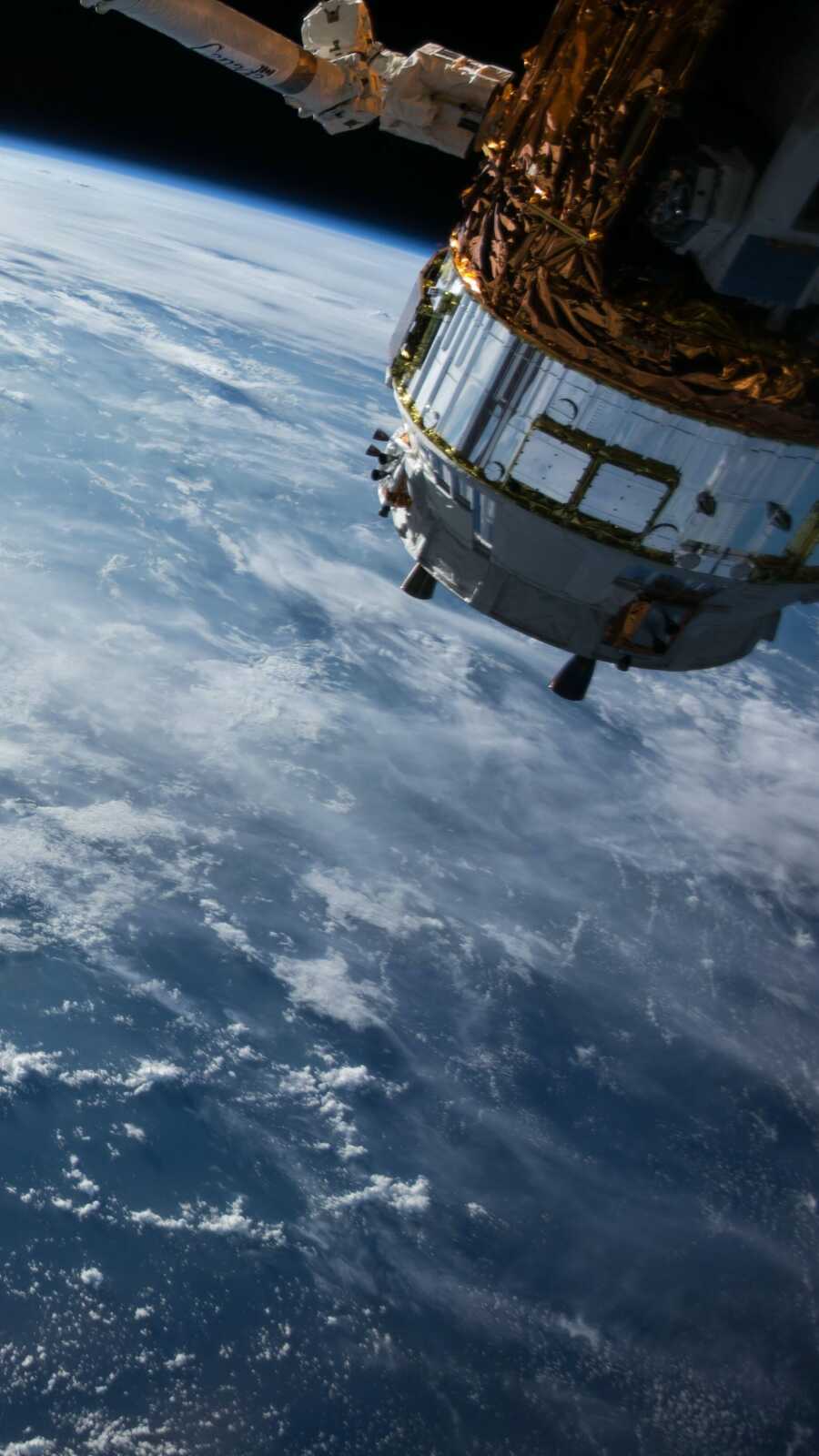 International Space Station Wallpapers (32 images) - WallpaperCat