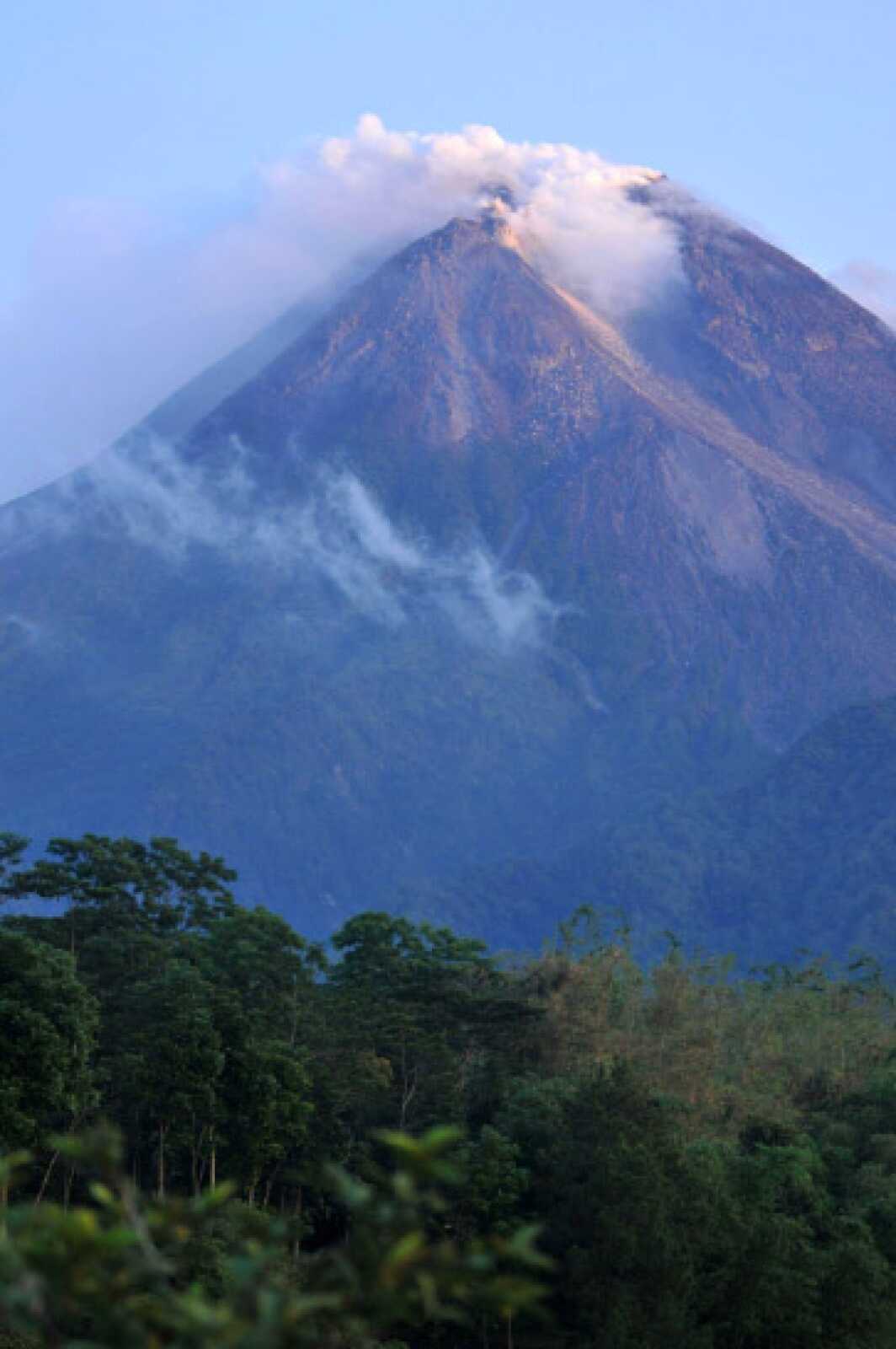 Merapi Volcano Wallpapers (17 images) - WallpaperCat